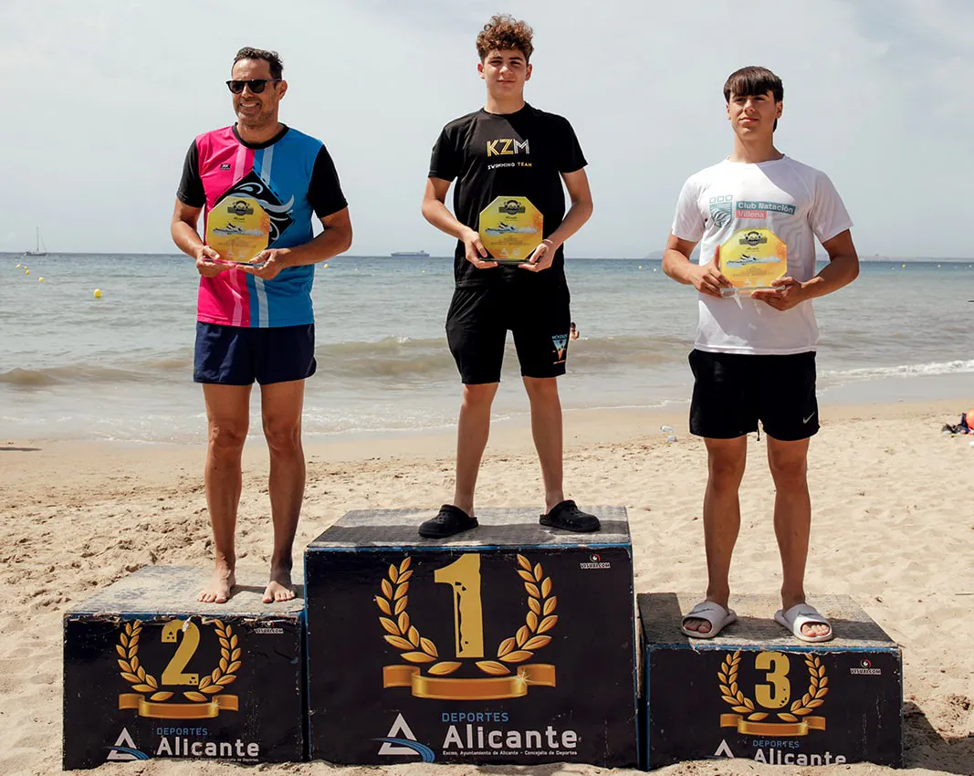 El nadador Mario Sánchez conquista el Memorial Toni Cuenca